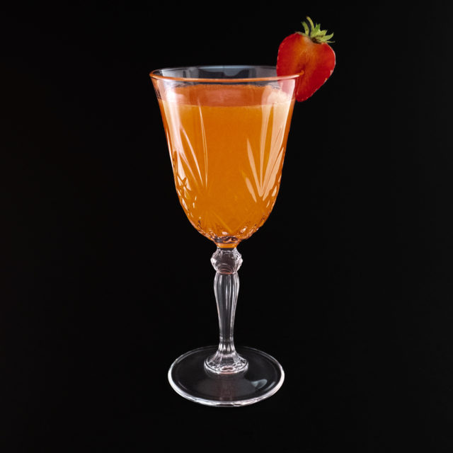Rossini Drink - Recept på jordgubbsbellini - Drinkoteket